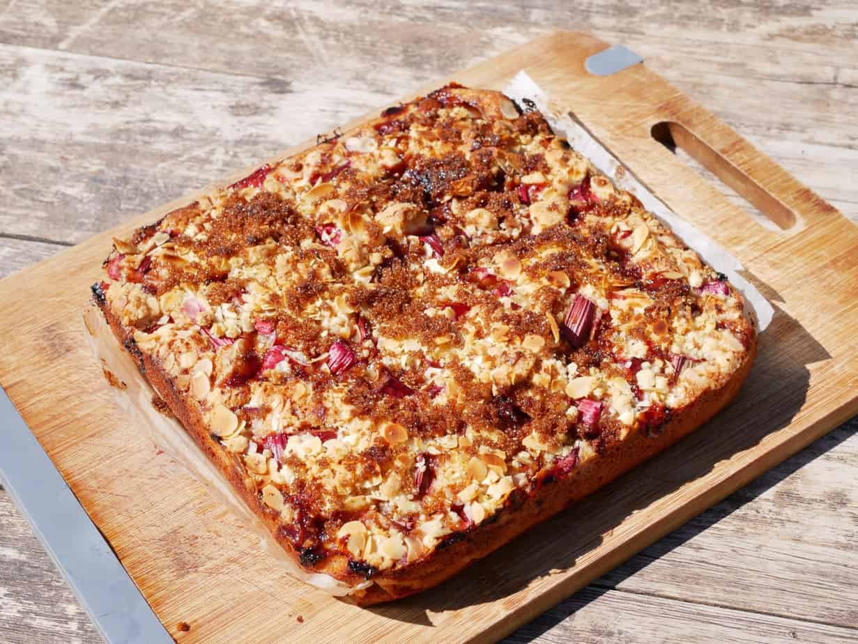Rabarbercake met hazelnoten - Diana's mooie moestuin